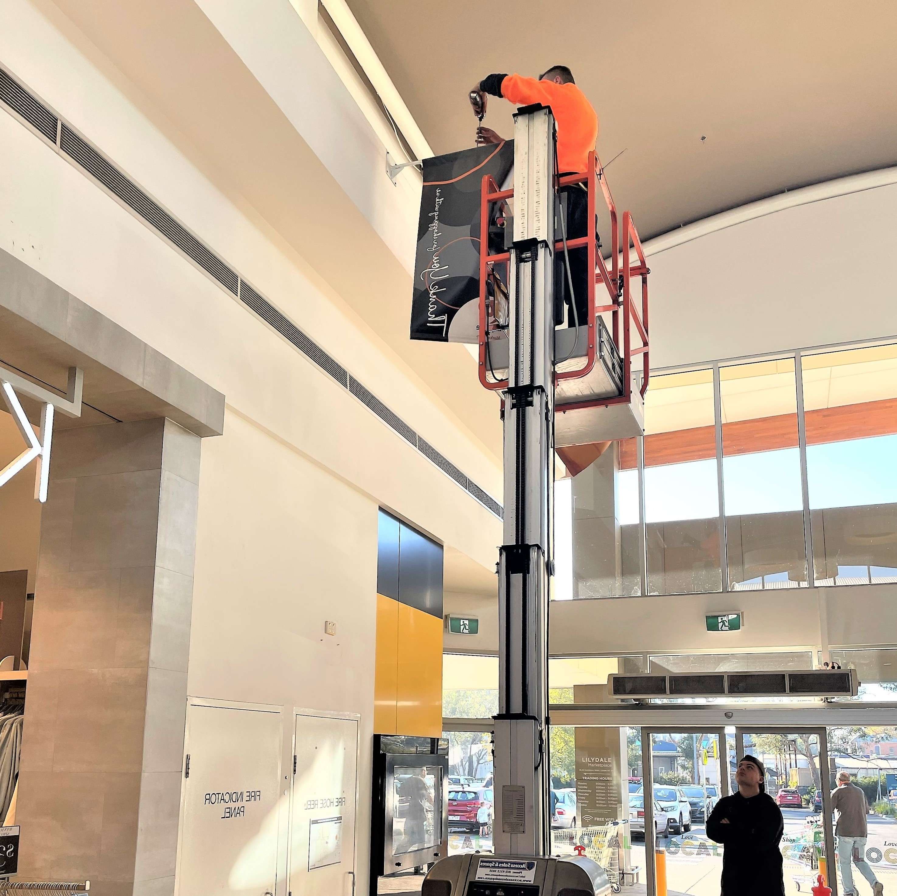 Melbourne Lift Hire | Hire small electric lift
